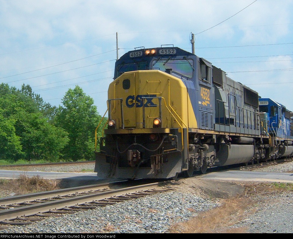 CSX 4552 CSX 8803 (Conrail) at Wyvern